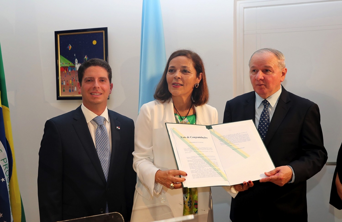 Brasil tributa homenaje a Elías Castillo en ocasión del 197 Aniversario ...